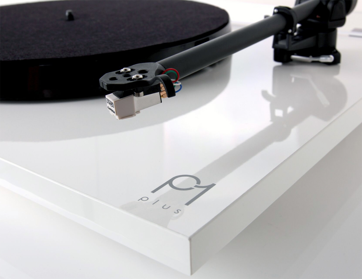 Rega Planar 1 Plus виниловый проигрыватель с фонокорректором
